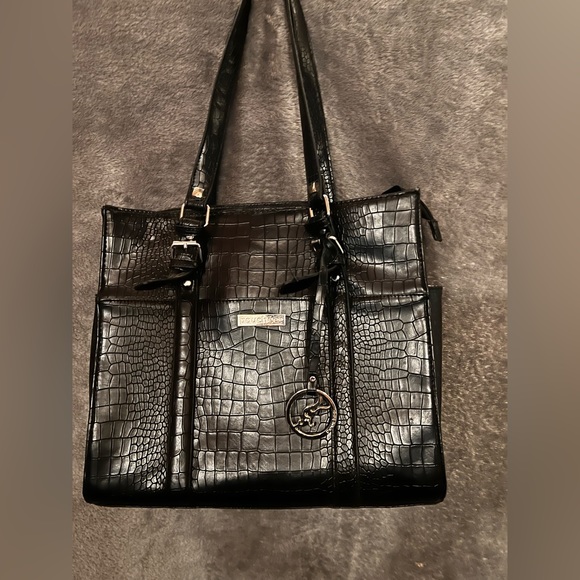 Pouchee | Bags | Absolutely Gorgeous Black Leather Shoulder Bag Room ...